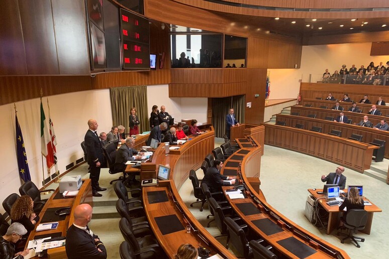 Feti noi, forsis dexi, is feminas consiglieras regionalis • Làcanas